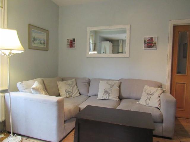 2 Bed Flat, Renmuir Street, SW17