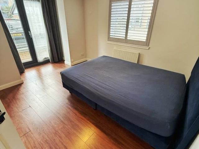 2 Bed Flat, Rennies Isle, EH6