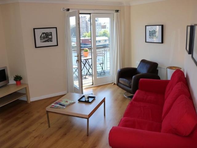 2 Bed Flat, Rennie's Isle, EH6