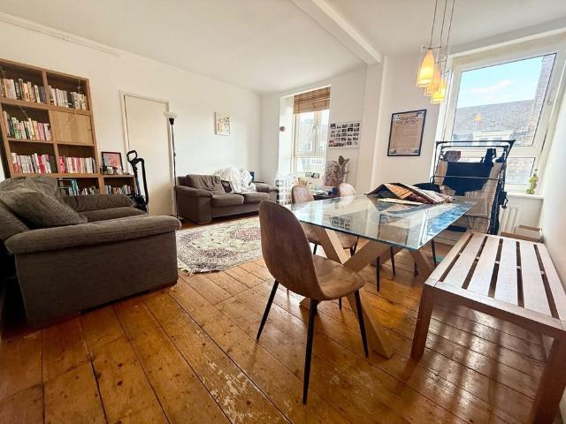 2 Bed Flat, Renton Close, SW2