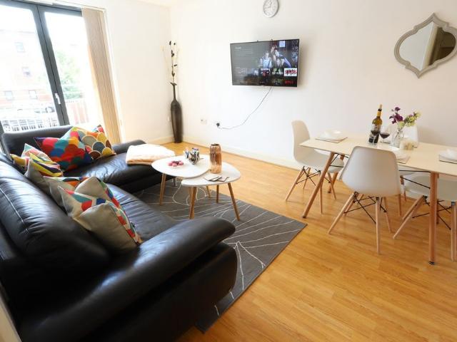 2 Bed Flat, Rickman Drive, B15