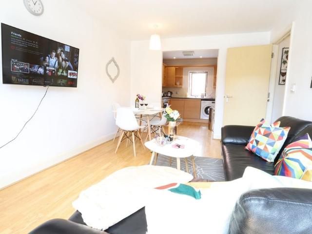 2 Bed Flat, Rickman Drive, B15