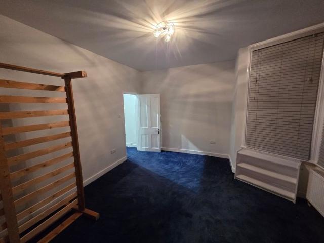 2 Bed Flat, Riggindale Road, SW16
