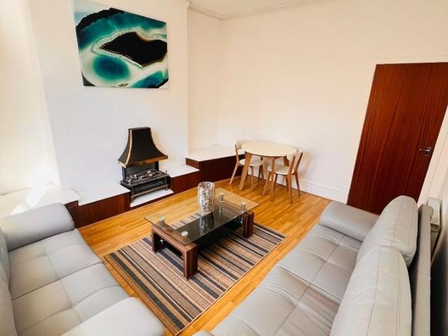 2 Bed Flat, Right, AB24