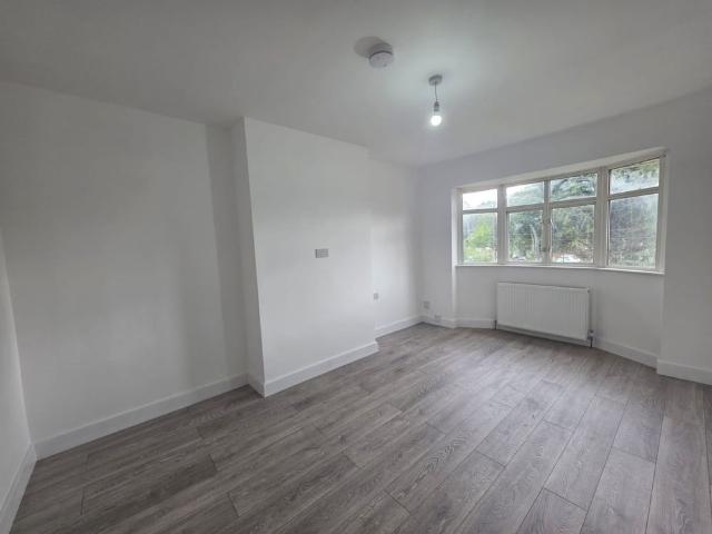 2 Bed Flat, Riverside Gardens, HA0