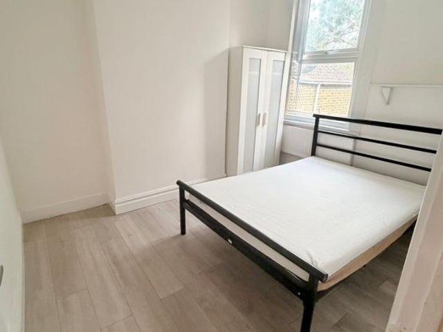 2 Bed Flat, Rochester Avenue, E13