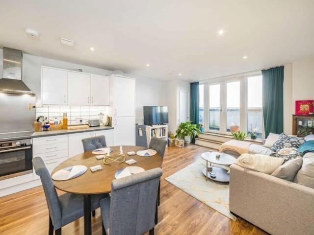 2 Bed Flat, Robinson Road, SW17