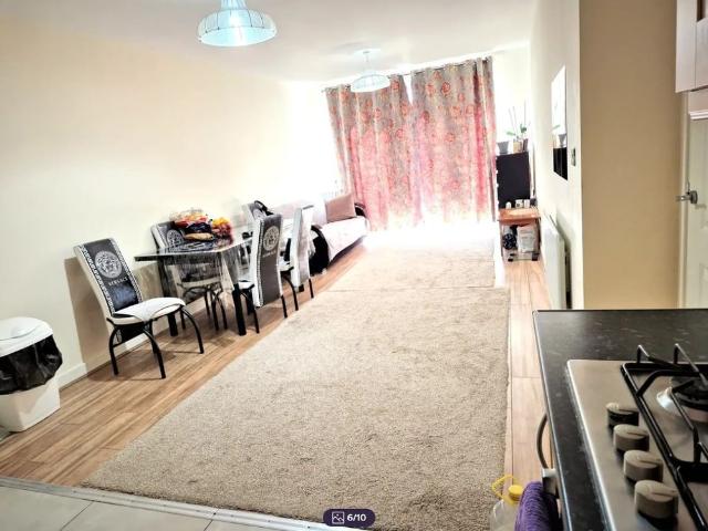 2 Bed Flat, Romford Road, E15