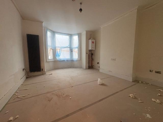 2 Bed Flat, Romford Road, E15