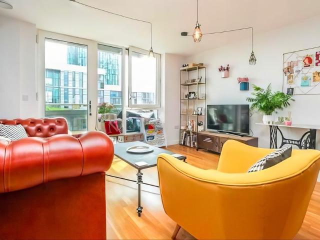 2 Bed Flat, Rose Court, TW8