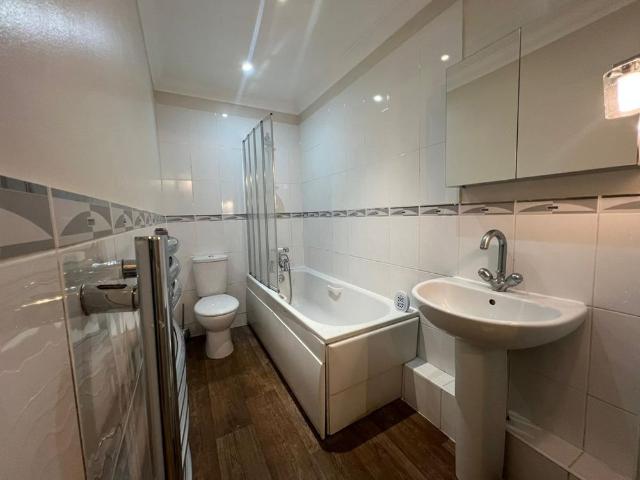 2 Bed Flat, Rosebury Court, SW16