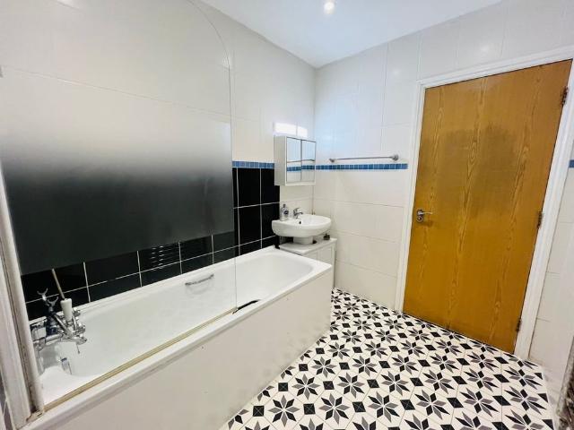 2 Bed Flat, Rosekey Court, SE8