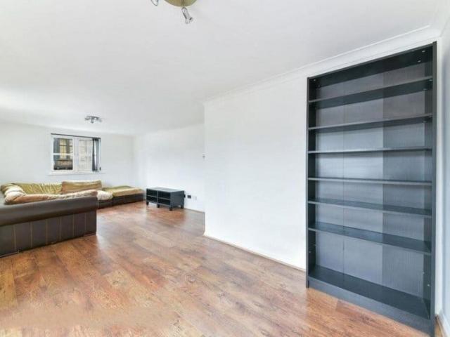 2 Bed Flat, Round House Court, CR0