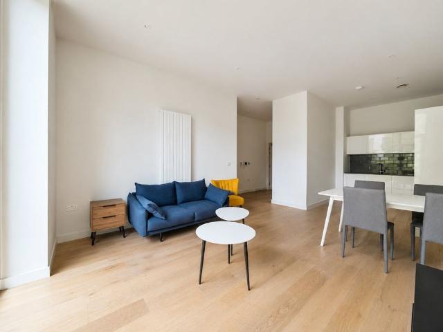 2 Bed Flat, Royal Crest Avenue, E16