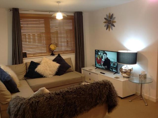 2 Bed Flat, Royal Quay, L3