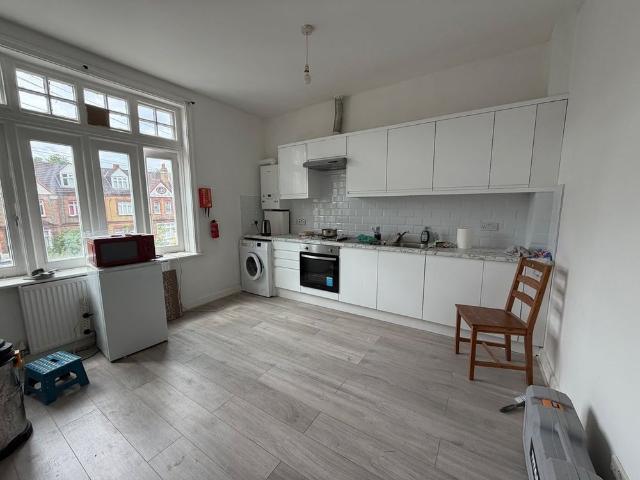 2 Bed Flat, St. Margarets Road, SE4