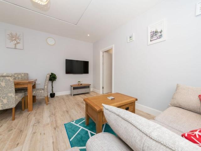2 Bed Flat, St. Marys Butts, RG1
