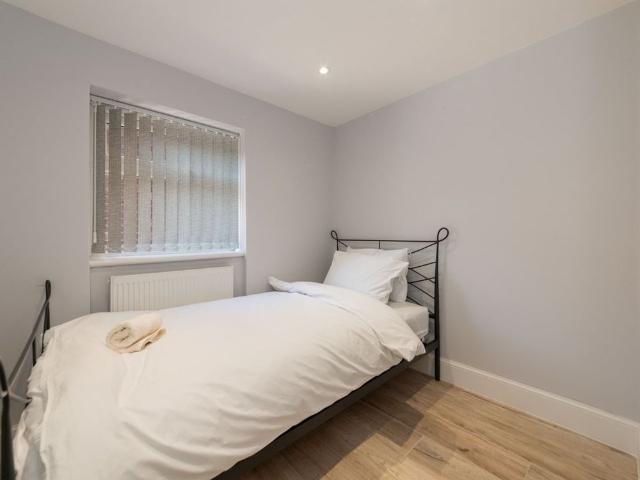 2 Bed Flat, St. Marys Butts, RG1