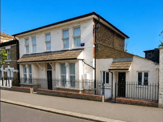 2 Bed Flat, St. Marys Road, NW10