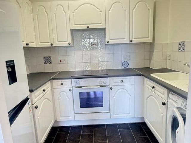 2 Bed Flat, St Davids Court, M8