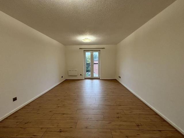 2 Bed Flat, St. Davids Court, M8