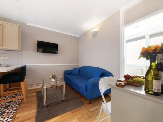 2 Bed Flat, St Helier Court, N1