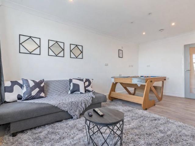 2 Bed Flat, St. James's Road, CR0