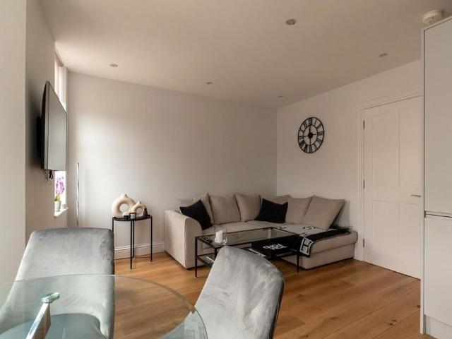 2 Bed Flat, St Johns Road, SE20