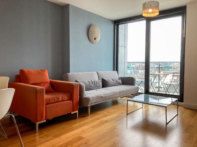 2 Bed Flat, St. Peters Square, LS9