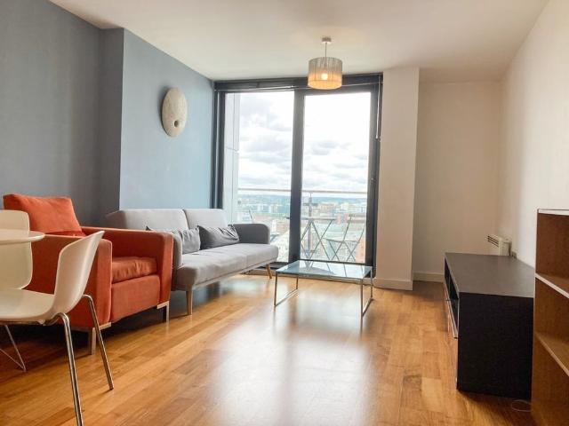 2 Bed Flat, St. Peters Square, LS9