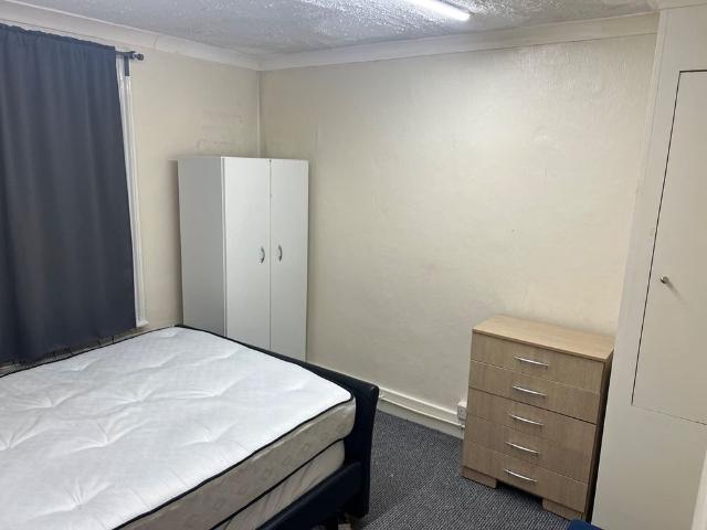 2 Bed Flat, Stanley Road, CR0