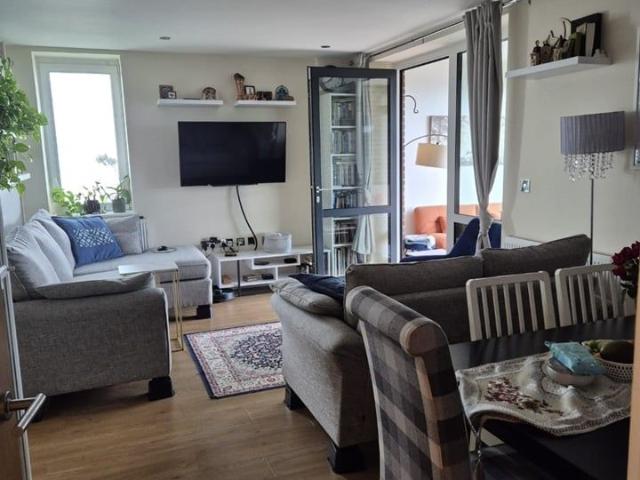2 Bed Flat, Staines Road, TW4