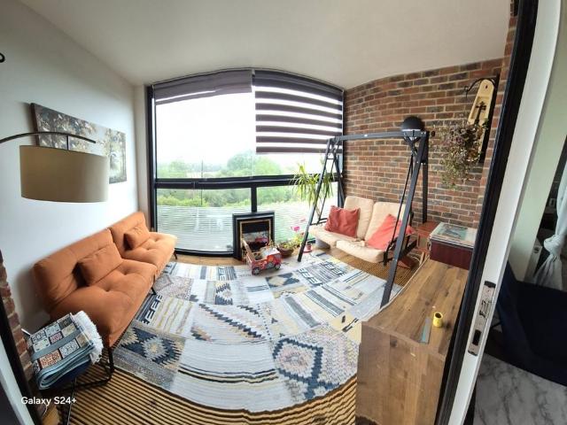 2 Bed Flat, Staines Road, TW4