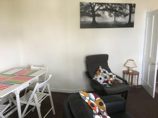 2 Bed Flat, Stenhouse Drive, EH11