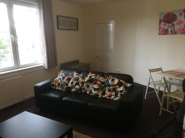 2 Bed Flat, Stenhouse Drive, EH11