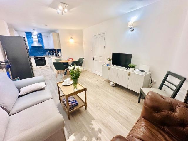 2 Bed Flat, Stonor Road, W14
