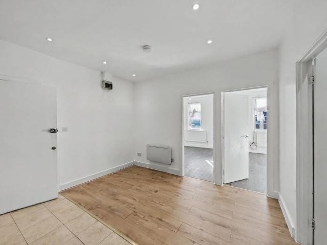 2 Bed Flat, Stoke Newington Road, N16