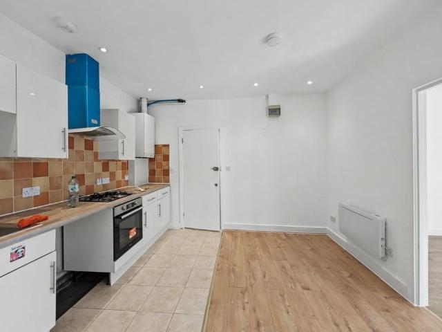 2 Bed Flat, Stoke Newington Road, N16