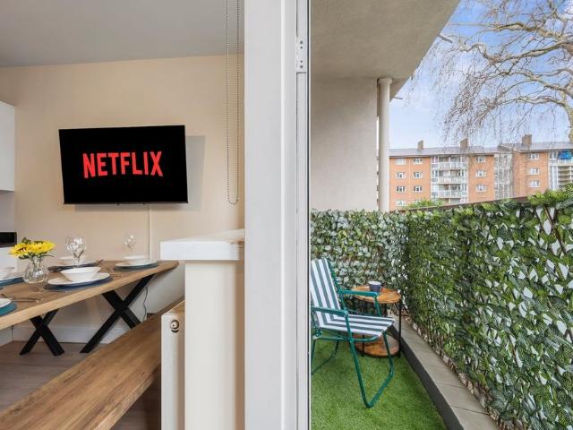 2 Bed Flat, Storrington, WC1H