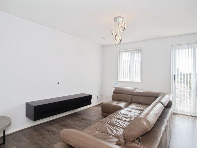 2 Bed Flat, Stretford Road, M15