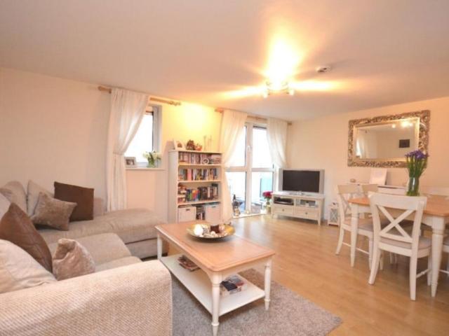 2 Bed Flat, Stretton Mansions, SE8