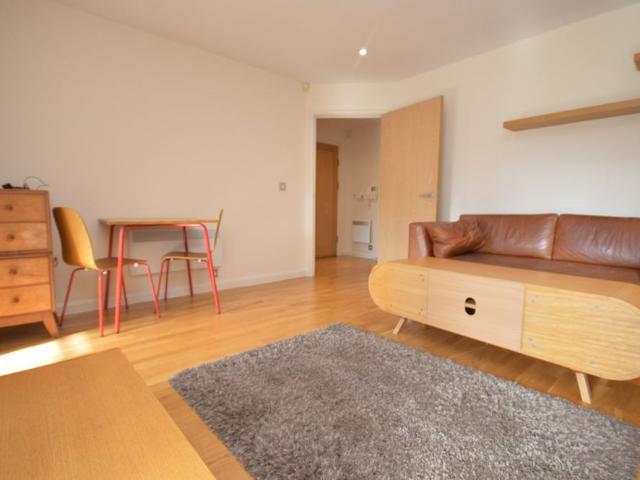 2 Bed Flat, Stylus House, E1
