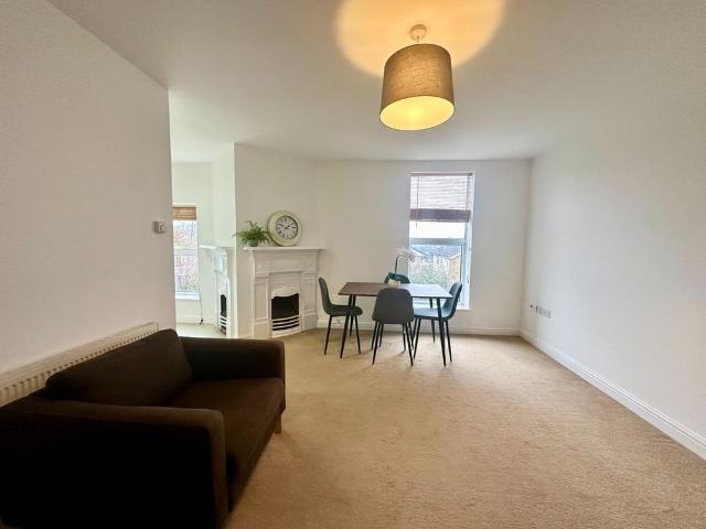 2 Bed Flat, Summerfield, LS18