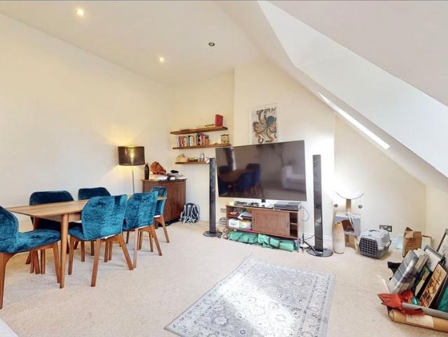 2 Bed Flat, Sunningfields Road, NW4