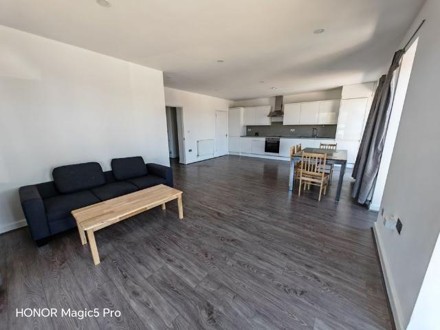 2 Bed Flat, Supreme Point, E16