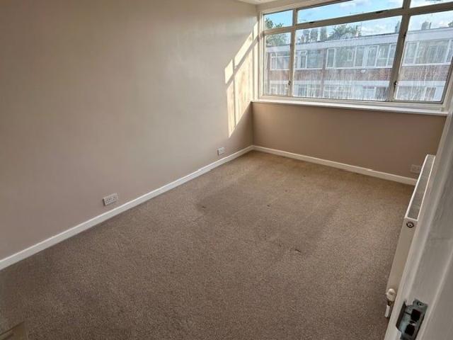 2 Bed Flat, Swanwick Close, SW15