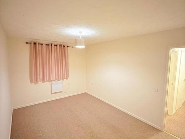 2 Bed Flat, Swallows Croft, RG1