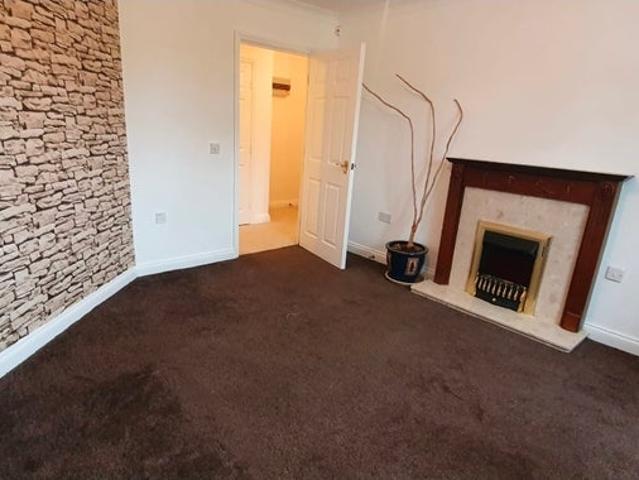 2 bed Flat. Sale Altrincham, parking, transport