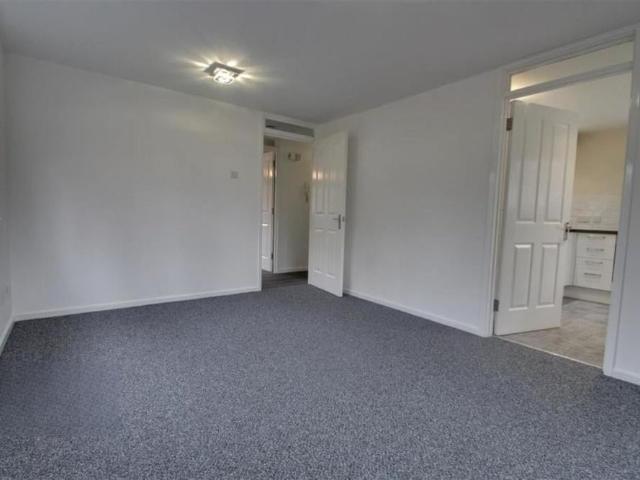 2 Bed Flat, Sandy Way, B15