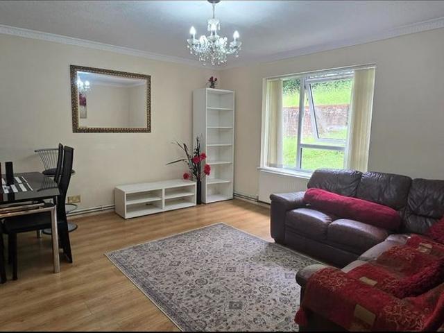 2 Bed Flat, Sanderstead, CR2
